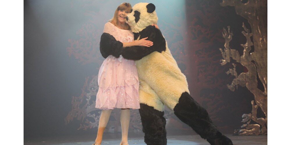 Pandi Panda retrouvé ? Julien Doré propose son propre costume à Chantal ...